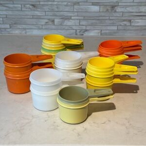 Tupperware | Kitchen | Vintage Tupperware Measuring Cups Lot Of 23 ...
